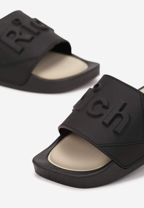 Czarne Klapki Basenowe z Paskiem z Tłoczonym Napisem i Kwadratowym ...