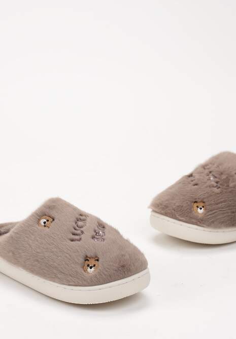 Ciemnobeżowe Kapcie z Futerka z Haftowanymi Naszywkami Humine - Renee