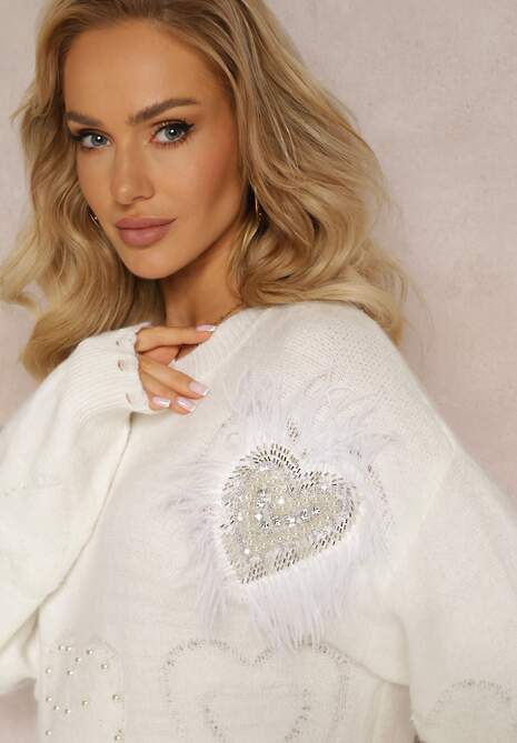Biały Sweter z Piórami i Naszywkami w Perły i Cyrkonie Osama - Renee