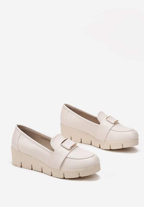 Beżowe Półbuty Mokasyny na Koturnie z Metaliczną Klamrą Arvelis - Renee