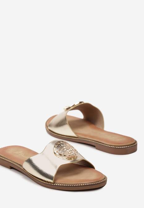 Złote Klapki z Imitacji Skóry na Podeszwie z Nitami i z Ozdobną Klamrą ...