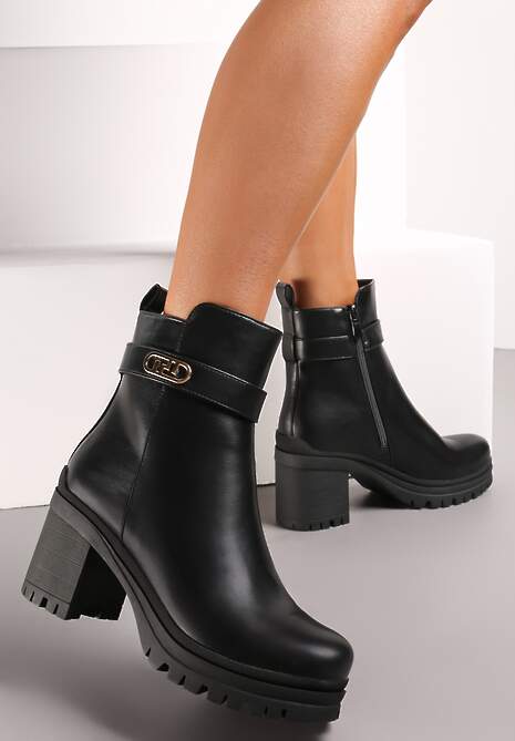 Czarne Botki na Słupku z Ozdobnym Paskiem i Metalową Ozdobą Levoce - Renee