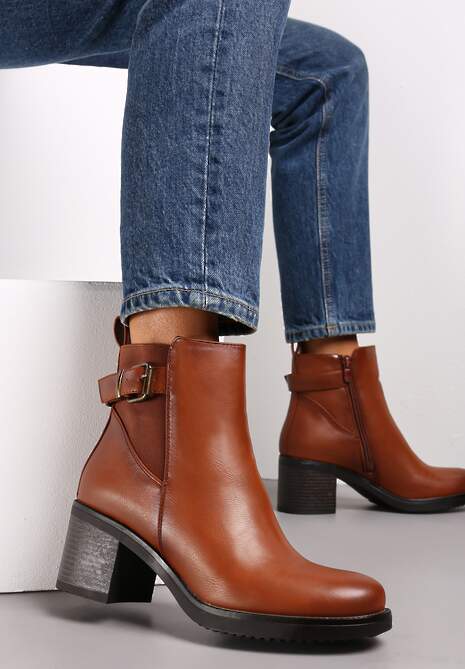 Brązowe Botki na Słupku z Paskiem i Ozdobną Klamerką Xaline - Renee