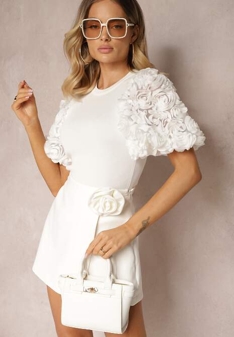 Biała Dopasowana Bluzka Ozdobiona Aplikacją Kwiatów na Bufiastymi Tiulowym Rękawie Milora - Renee