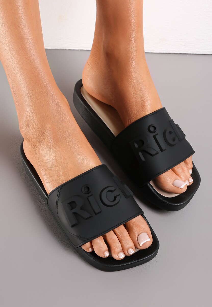 Czarne Klapki Basenowe z Paskiem z Tłoczonym Napisem i Kwadratowym ...