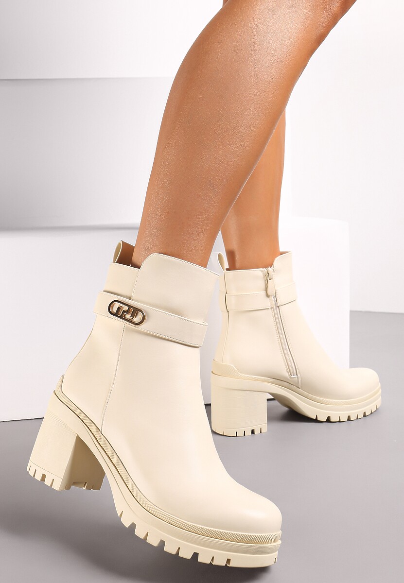 Beżowe Botki na Słupku z Ozdobnym Paskiem i Metalową Ozdobą Levoce - Renee