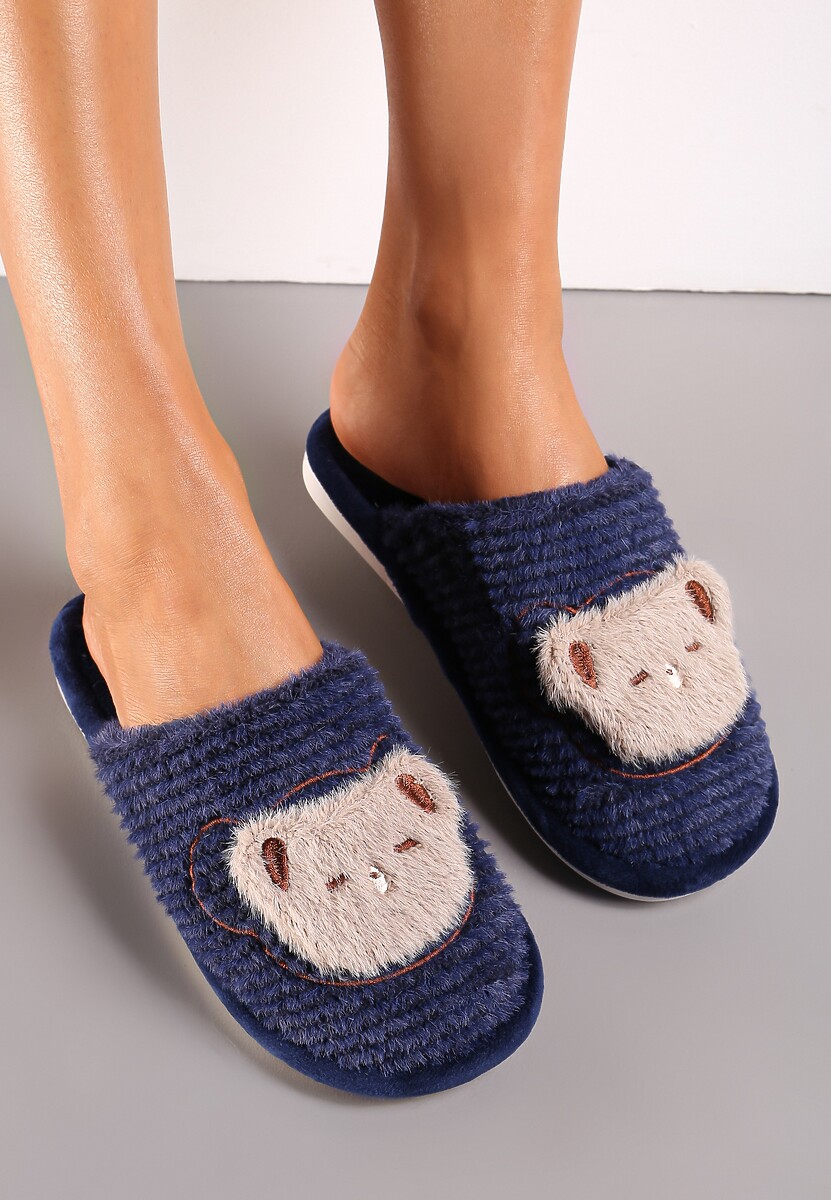 Granatowe Kapcie Ozdobione Naszywką w Kształcie Misia z Miękkiego Futerka Junika - Renee