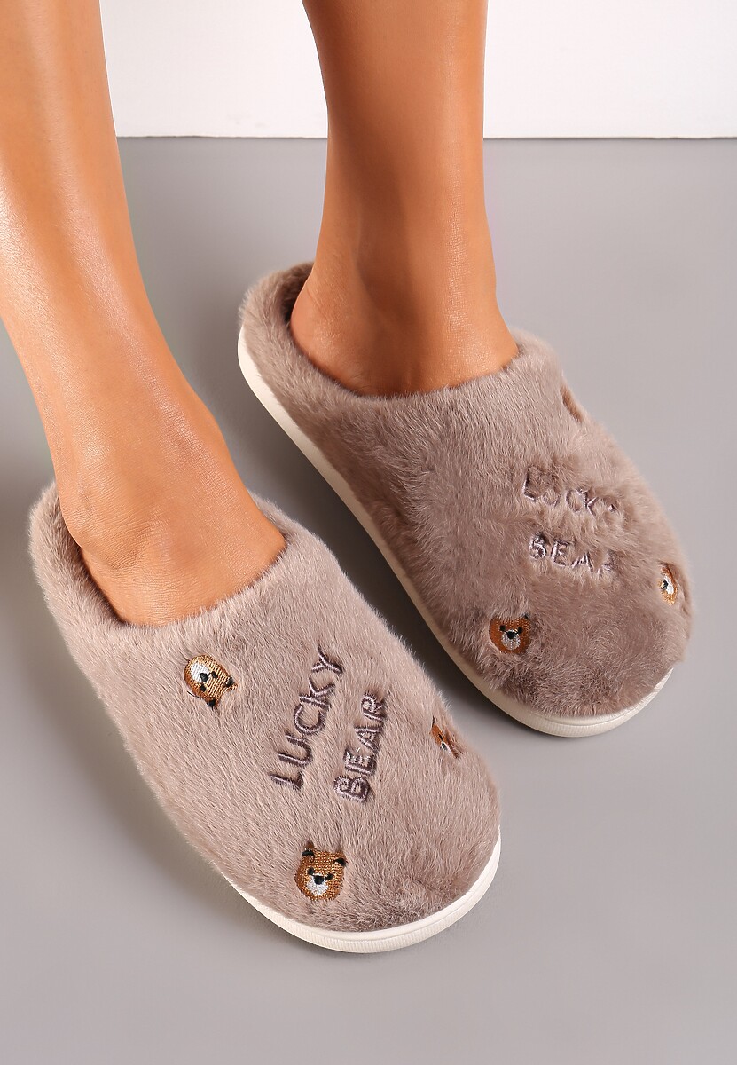 Ciemnobeżowe Kapcie z Futerka z Haftowanymi Naszywkami Humine - Renee