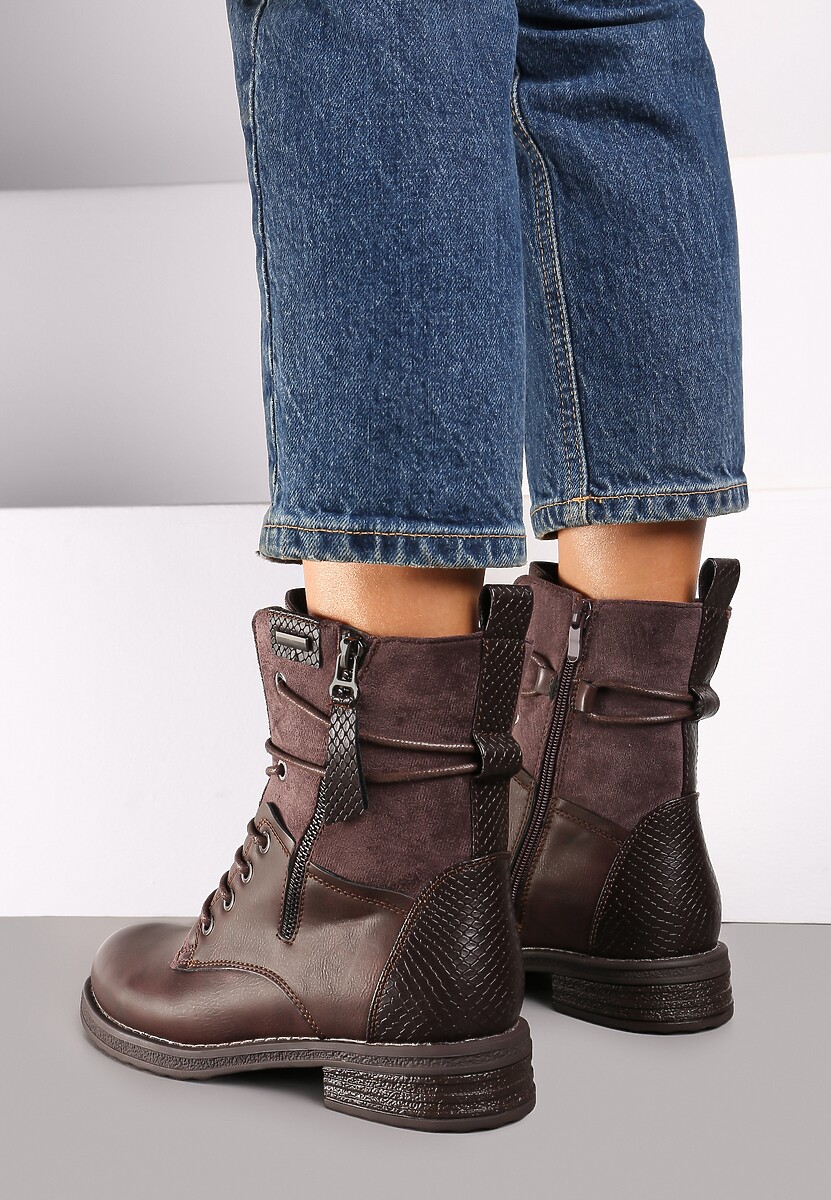 Brązowe Botki Typu Trapery Ozdobione Wstawką z Ekozamszu i Suwakiem Debisha - Renee